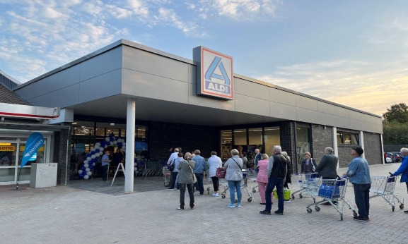 Ritterhude: Large rush of customers at the opening of the new ALDI ...